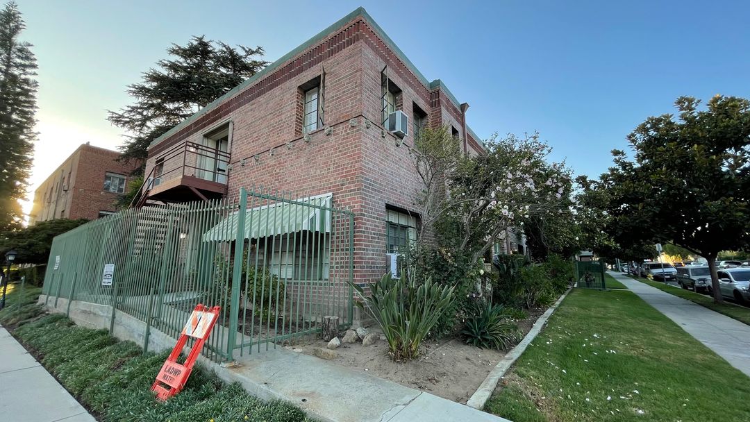 Kingsley Manor (UPDATED) - Get Pricing & See 8 Photos in Los Angeles, CA