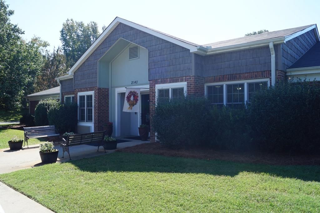 The 20 Best Assisted Living Facilities in Charlotte, NC | Seniorly