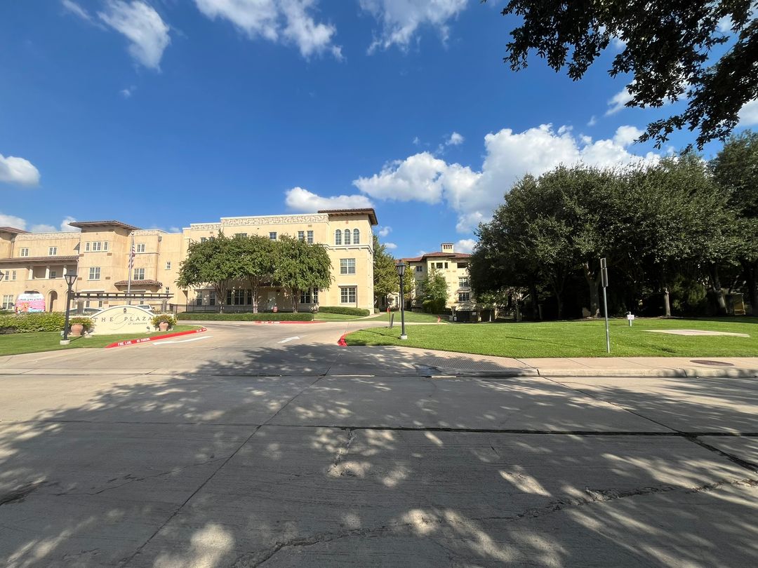 The Plaza at Edgemere (UPDATED) - Get Pricing & See 4 Photos in Dallas, TX