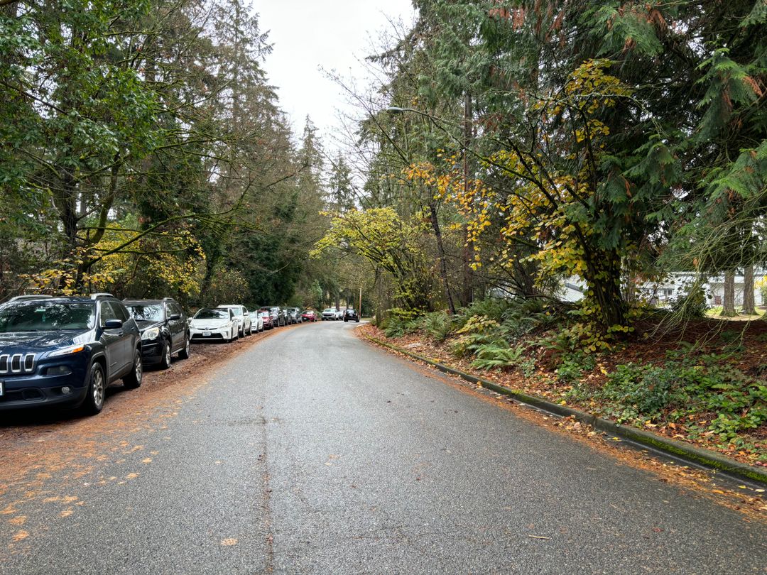 Evergreen Court - Get Pricing & See 11 Photos in Bellevue, WA