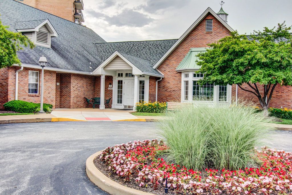 Laclede Groves - Compare Pricing, Photos & Amenities in St. Louis, MO