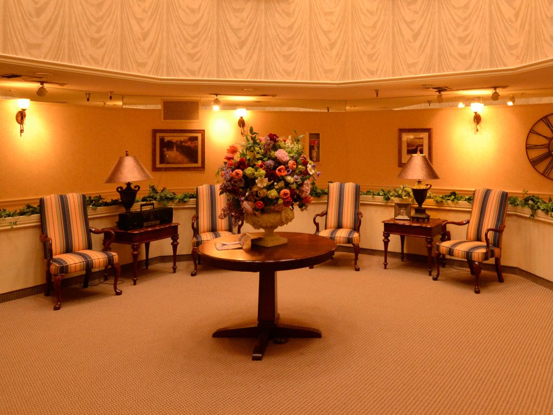 Huntington Retirement Hotel (UPDATED) - Get Pricing & See 11 Photos in ...