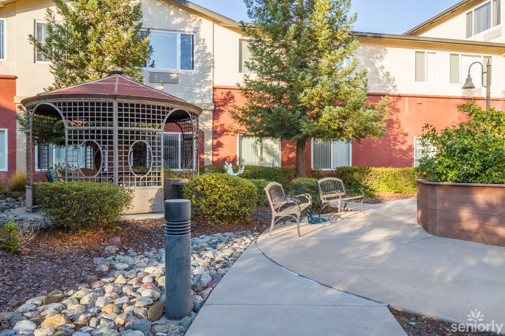 Carlton Senior Living Sacramento (UPDATED) - Get Pricing, See 27 Photos ...