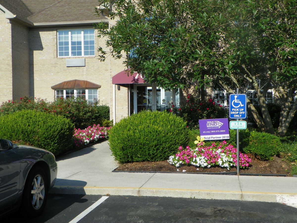 Liberty Ridge Senior Living Community - Get Pricing & See 7 Photos in ...