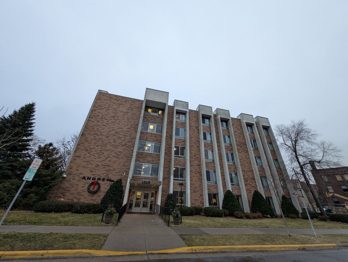 Andrew Residence (UPDATED) - Get Pricing & See 6 Photos in Minneapolis, MN