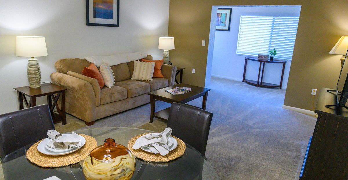 Holiday Atrium At Gainesville (UPDATED) - Get Pricing, See 17 Photos ...