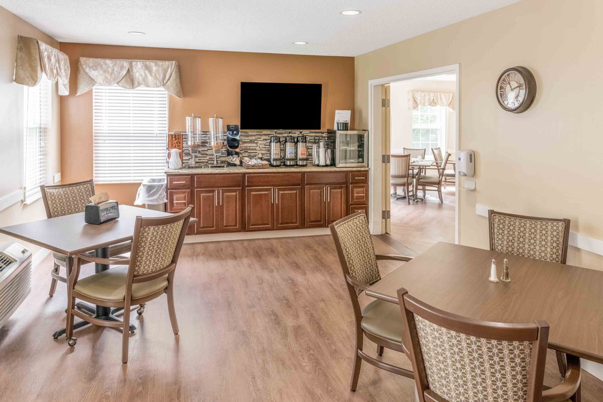 Holiday Lodge at Cold Spring (UPDATED) - Get Pricing, See 25 Photos ...