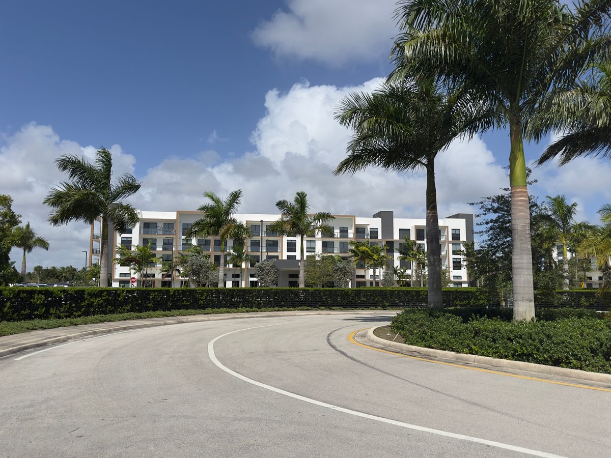 The Oasis at Coral Reef (UPDATED) - Get Pricing, See 22 Photos & Read ...