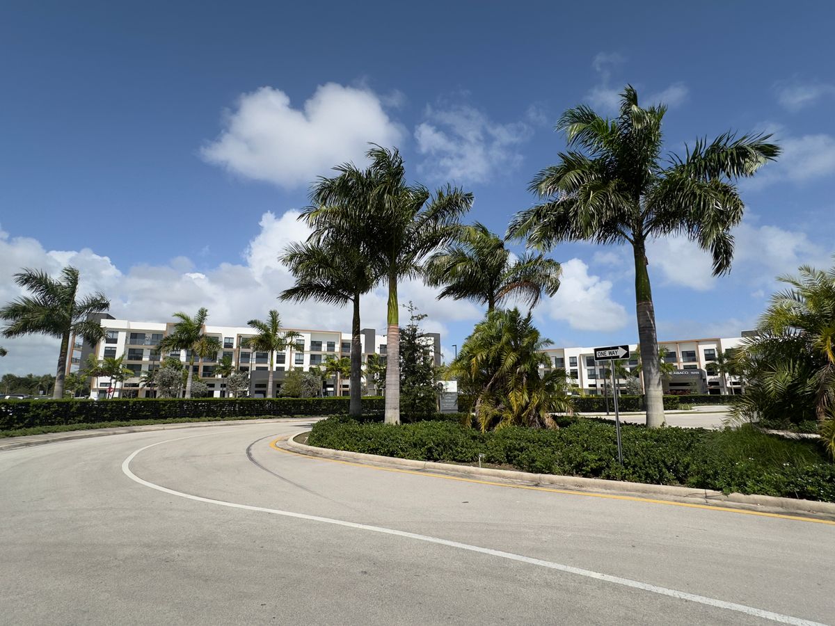 The Oasis at Coral Reef (UPDATED) - Get Pricing, See 22 Photos & Read ...