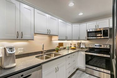 Laurel Circle (UPDATED) - Get Pricing, See 53 Photos & See Floor Plans ...