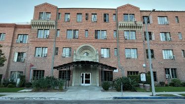 Kingsley Manor (UPDATED) - Get Pricing & See 8 Photos in Los Angeles, CA