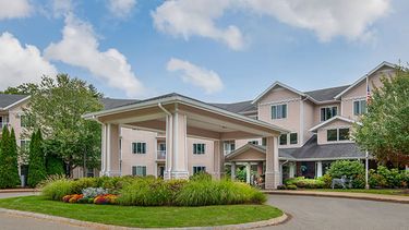 Holiday Maple Suites (UPDATED) - Get Pricing, See 52 Photos & See Floor ...