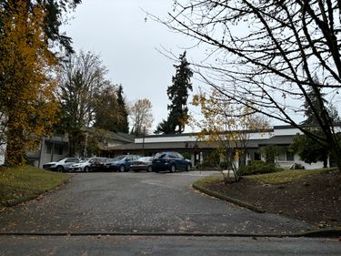 Evergreen Court - Get Pricing & See 11 Photos in Bellevue, WA