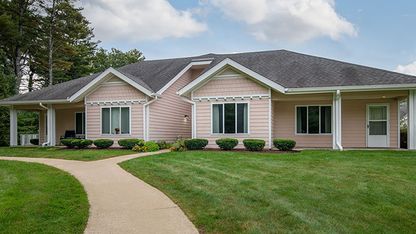 Holiday Maple Suites (UPDATED) - Get Pricing, See 52 Photos & See Floor ...