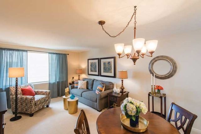 Fox Run - Get Pricing, Photos, Reviews & Amenities in Novi, MI - Seniorly