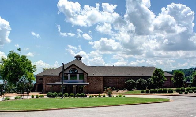 Tellico Village - Get Pricing, Photos & Amenities in Loudon, TN - Seniorly