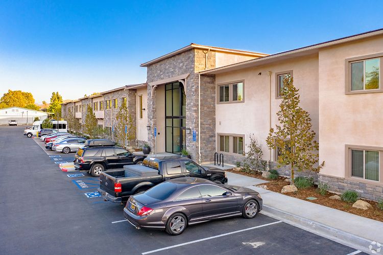The 20 Best Assisted Living Facilities in Simi Valley, CA | Seniorly