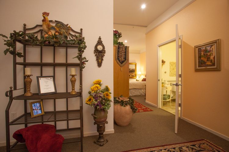 Elders Inn On Webster - Pricing, Photos & Amenities in Alameda, CA ...