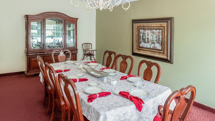 - Pricing, Photos & Amenities in Lenox, MA - Seniorly