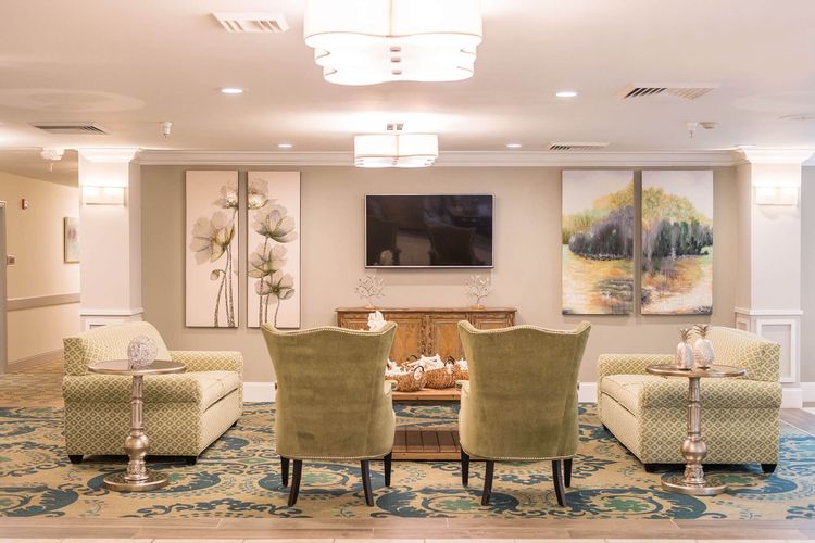 Royal Oaks Assisted Living Center - Pricing, Photos & Amenities in Sun ...
