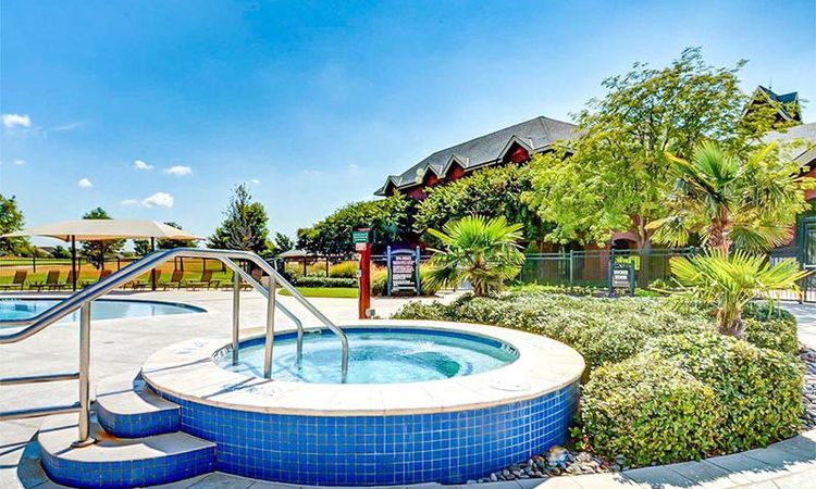 Frisco Lakes - Get Pricing, Photos & Amenities in Frisco, TX - Seniorly