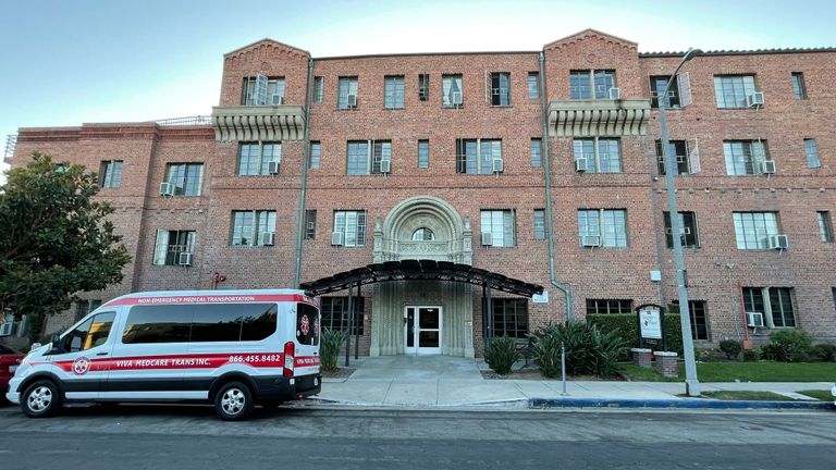 Kingsley Manor (UPDATED) - Get Pricing & See 8 Photos in Los Angeles, CA