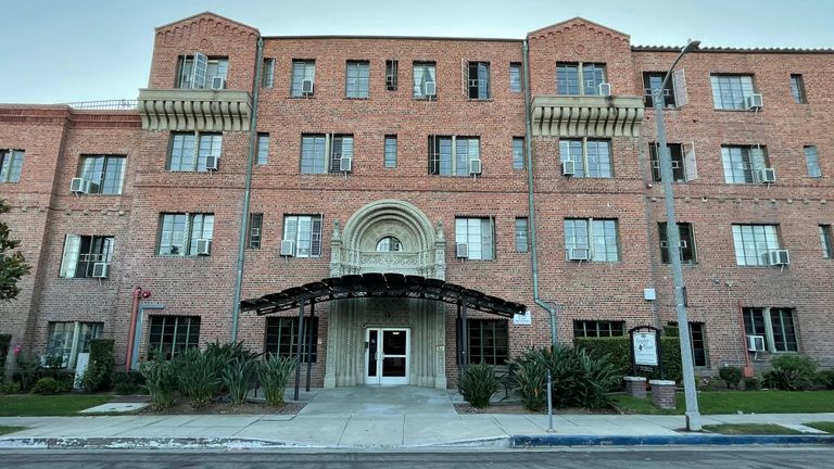 Kingsley Manor (UPDATED) - Get Pricing & See 8 Photos in Los Angeles, CA