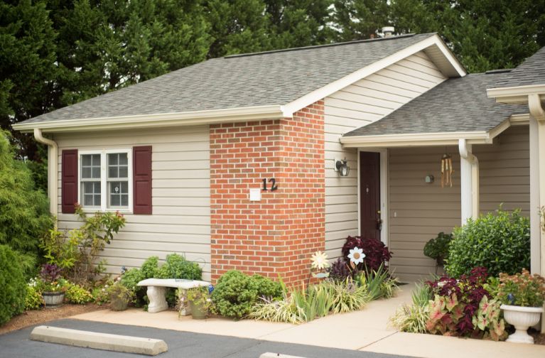 Quillen Manor (UPDATED) - Get Pricing & See 4 Photos in Fountain Inn, SC