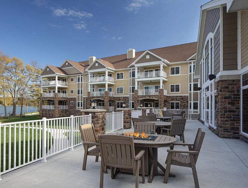 Shorehaven - Pricing, Photos & Amenities in Oconomowoc, WI - Seniorly