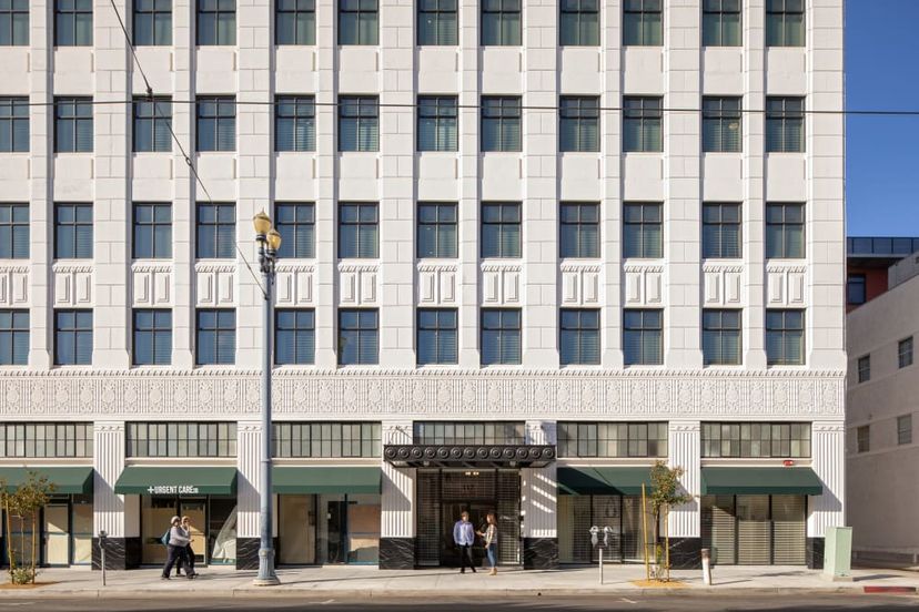 Regency Palms Long Beach - Pricing, Photos & Amenities in Long Beach, CA