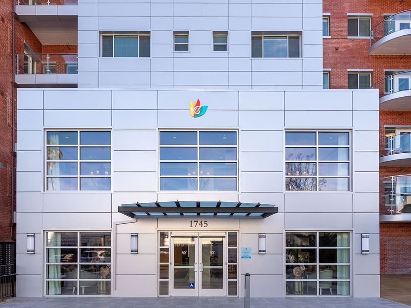 Hollywood Hills Senior Living - Pricing, Photos & Amenities in Los ...