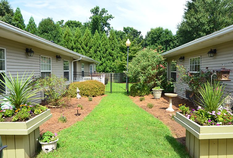 The 8 Best Assisted Living Facilities in Mooresville, NC | Seniorly