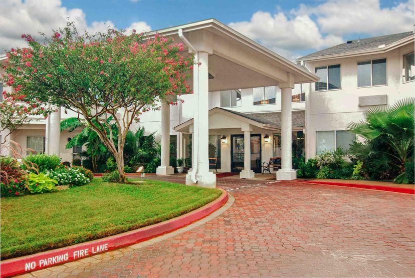 The 12 Best Independent Living Communities in Arlington, TX | Seniorly