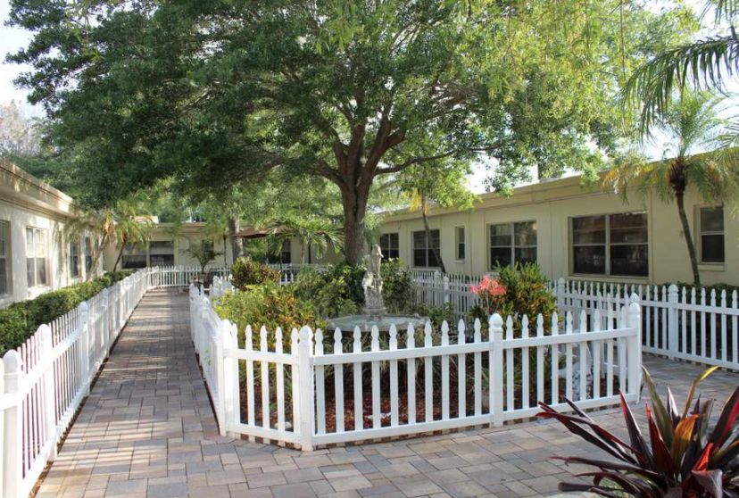 Apollo Health And Rehabilitation Center - Photos & Amenities in Saint Petersburg, FL