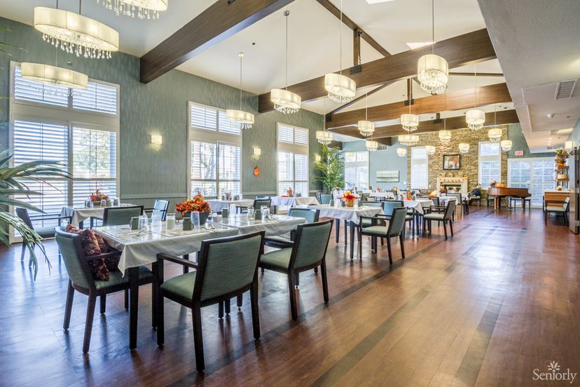 Montclair Royale Senior Living - Pricing, Photos & Amenities in ...